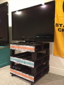 Seven Ravishing Plans on Pallet TV Stand