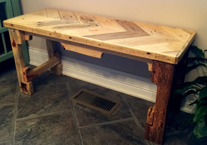 DIY Pallet Chevron Top Bench