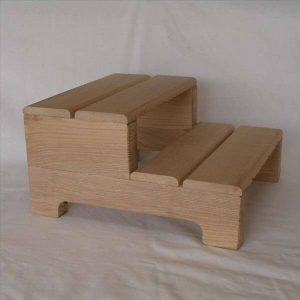 DIY Pallet Step Stool