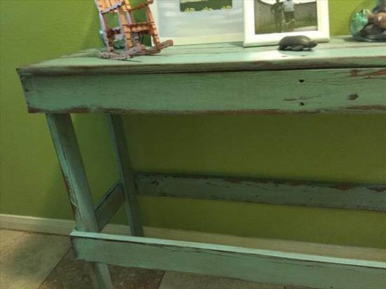 DIY Pallet Distressed Entryway Table