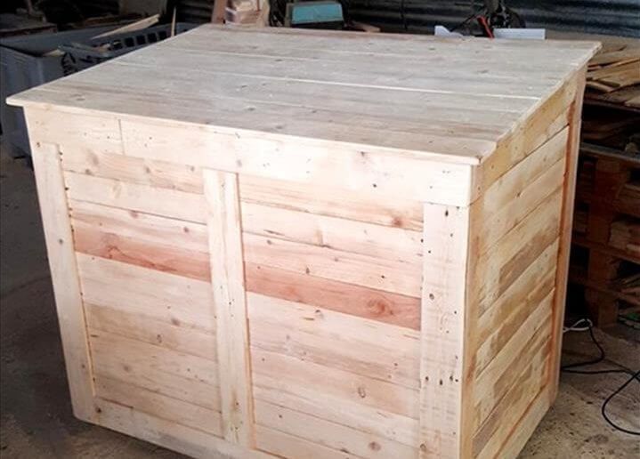 DIY Large Pallet Storage Chest or Box