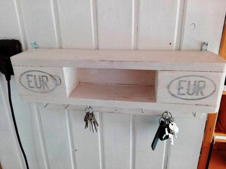Simple Pallet Key Rack