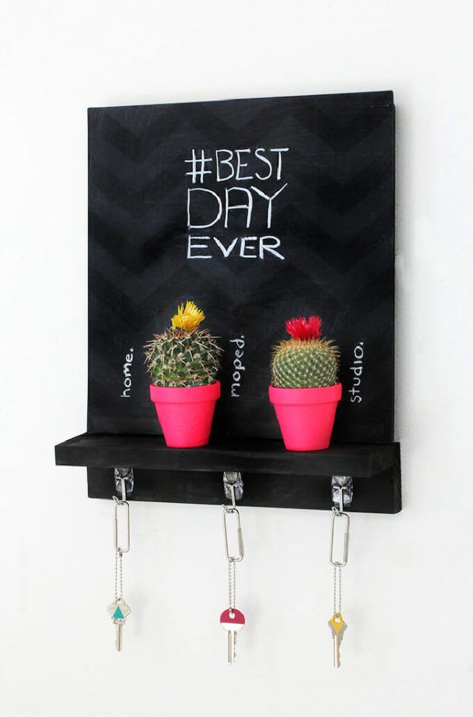 20 Homemade DIY Key Holder Ideas - Pallet Ideas