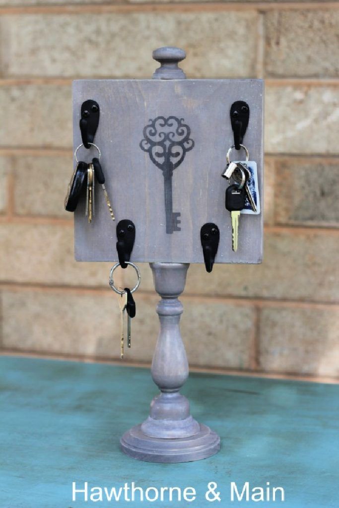 20 Homemade DIY Key Holder Ideas - Pallet Ideas