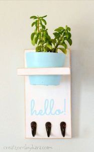 20 Homemade DIY Key Holder Ideas - Pallet Ideas