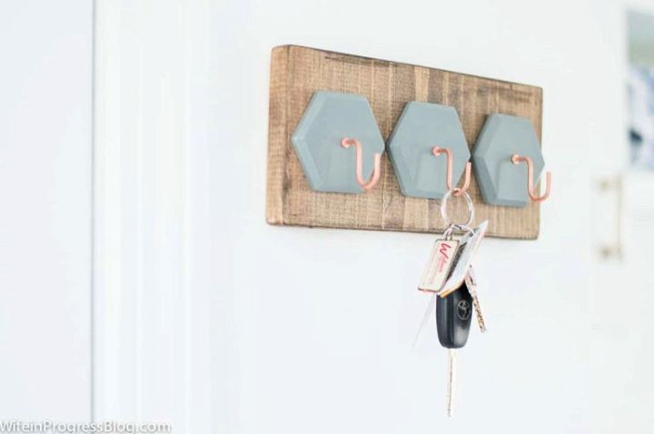 20 Homemade DIY Key Holder Ideas - Pallet Ideas